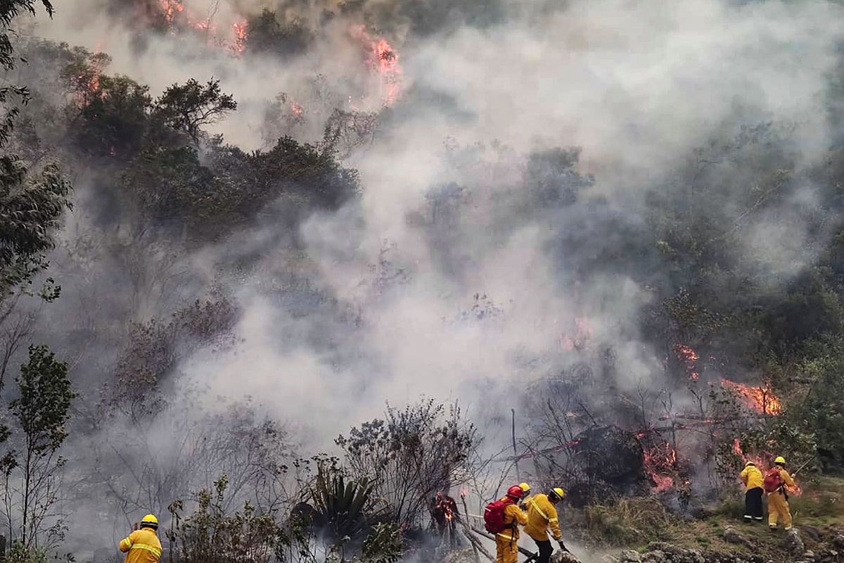 Machu Picchu ‘threatened’ by wildfire in Peru | The Independent