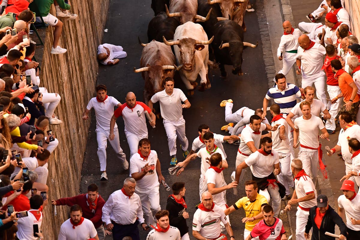 No gorings but 6 injured in 2nd Pamplona bull run in Spain | The ...