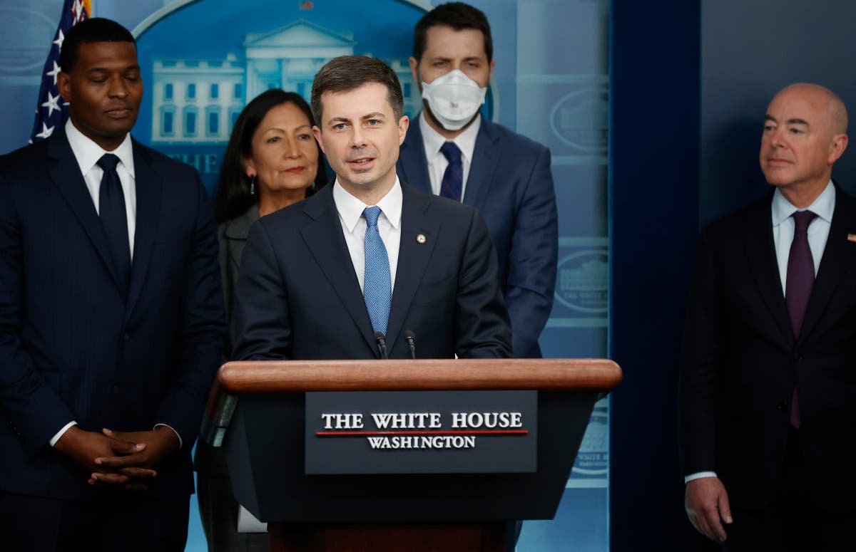 Pete Buttigieg moves to Democrat-friendly Michigan as he eyes political ...