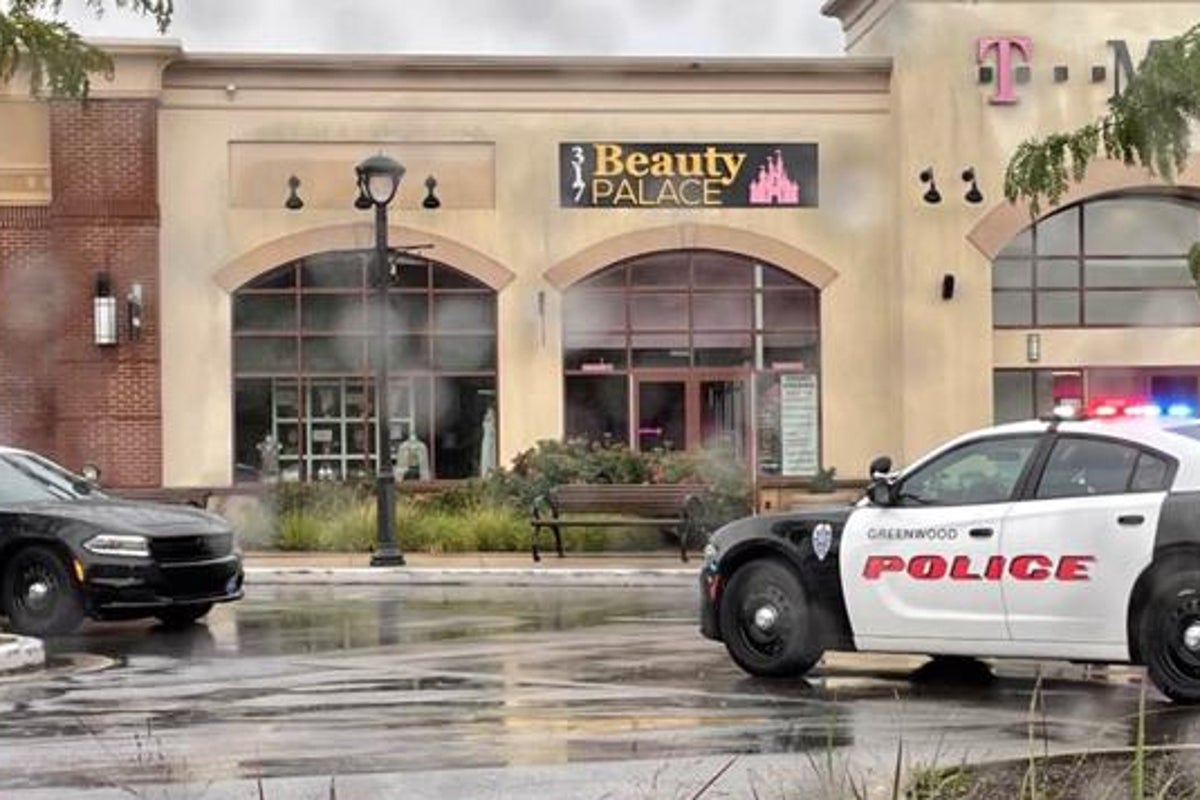 Shooting at Indiana shopping mall leaves four dead including gunman ...