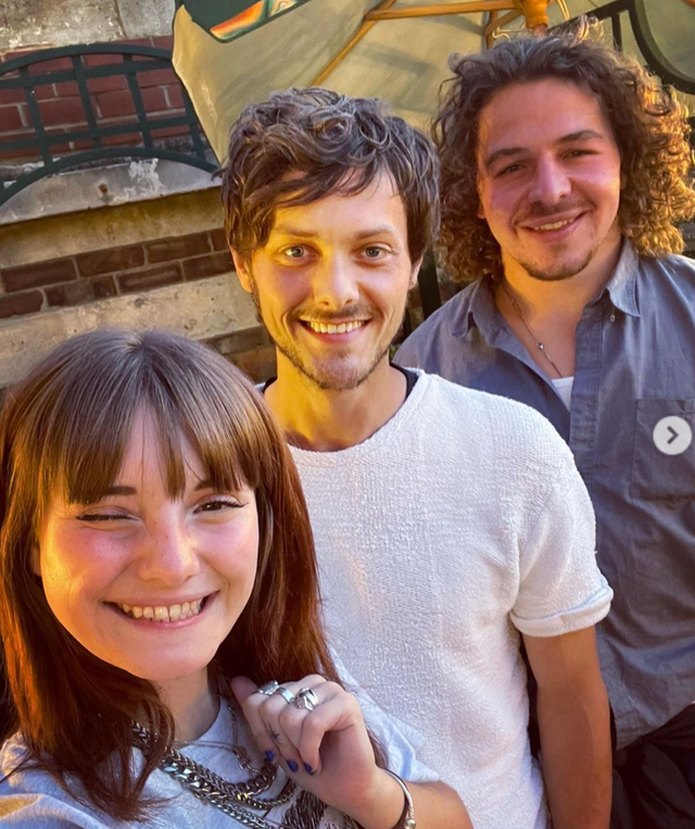 Outnumbered child actors reunite for rare grown-up ‘family’ photo | The ...