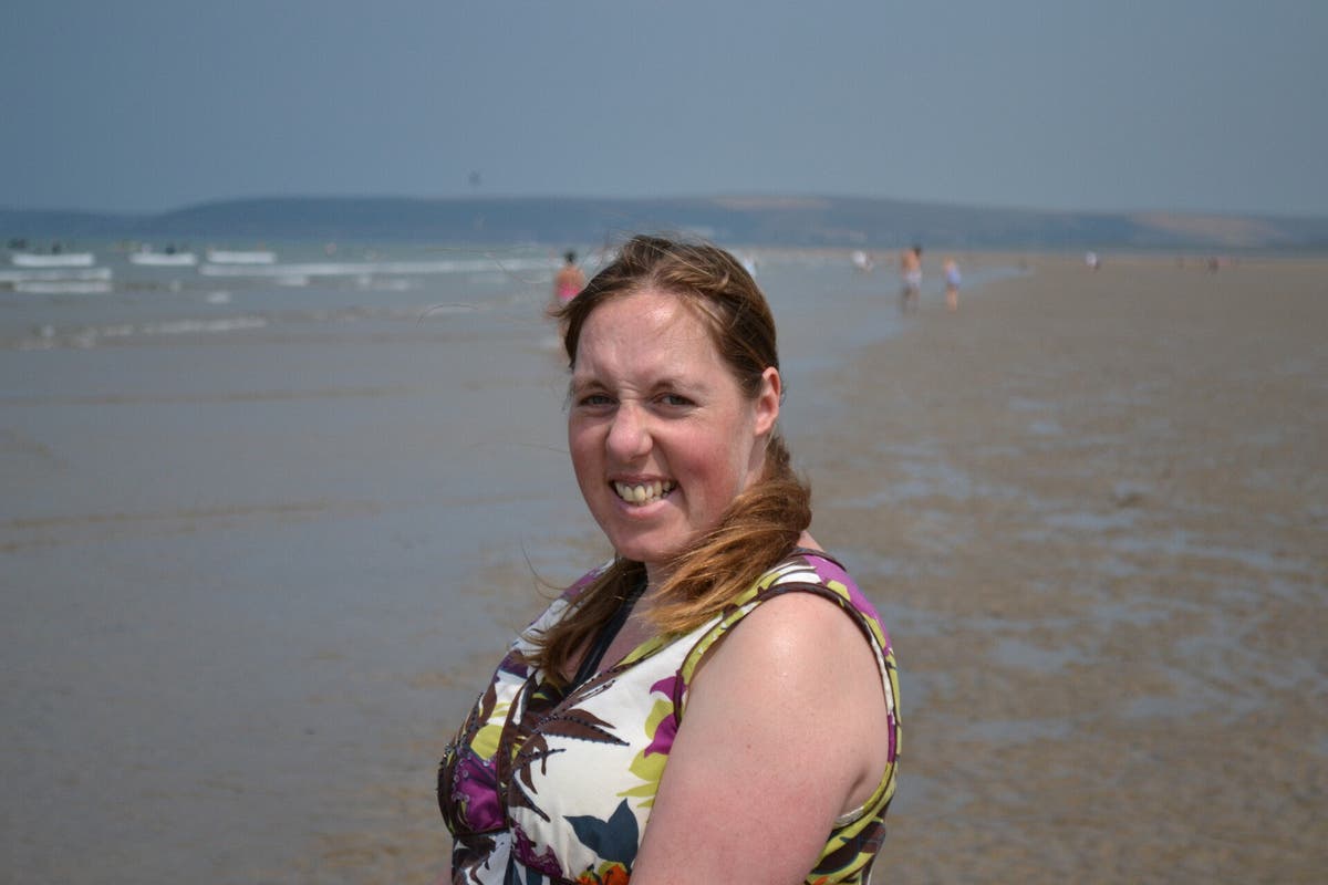 Mother-of-two who thought she had sunstroke gets terminal cancer ...