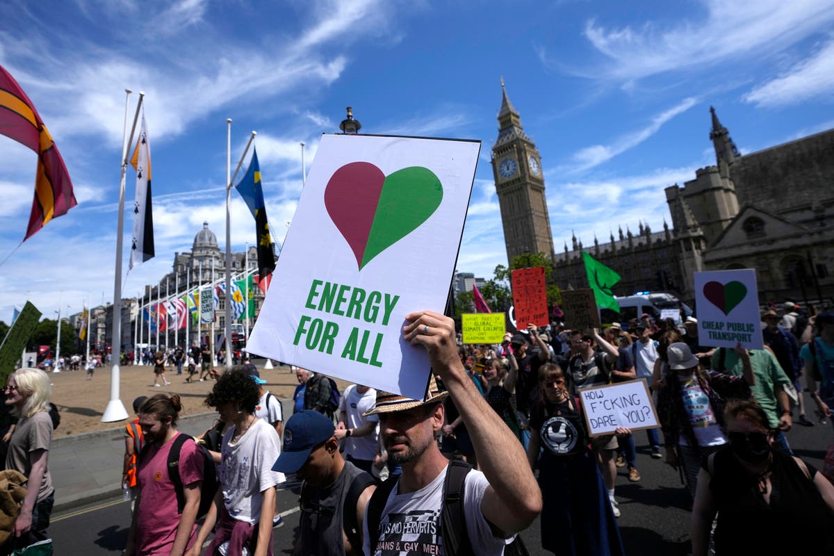 Protesters in UK decry climate change after record heat wave | The ...