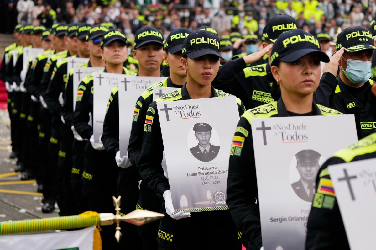 Honran memoria de 36 policías asesinados en Colombia | Independent Español Honran memoria de 36 policías asesinados en Colombia | Independent Español