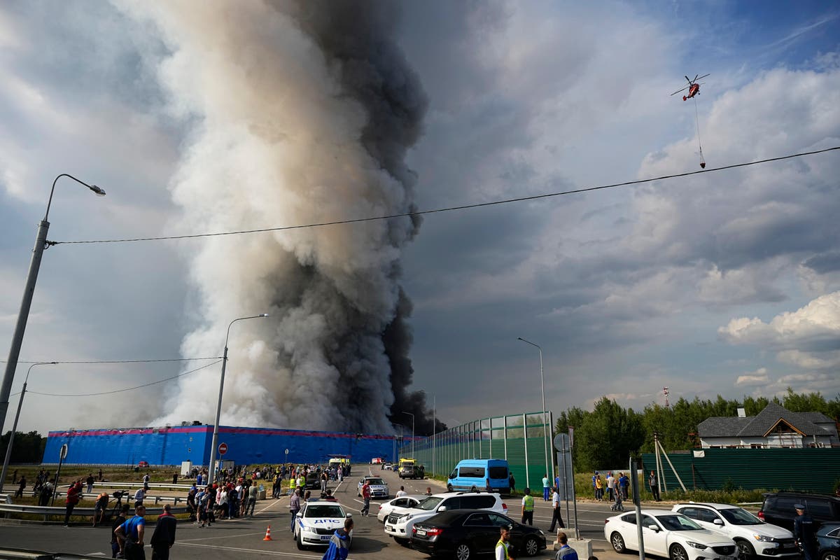 1 killed, 13 injured in massive warehouse fire near Moscow | The ...