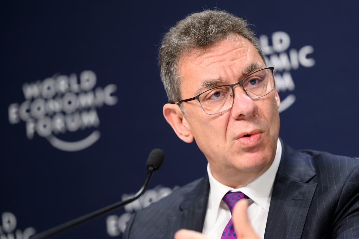 CEO de Pfizer tiene COVID, con síntomas leves | Independent Español