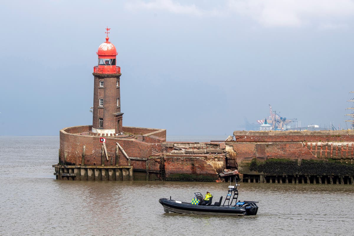 Leaning lighthouse tower of Bremen could collapse into sea | The ...