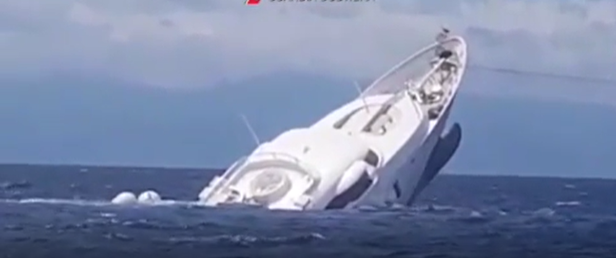 Dramatic video shows 130ft superyacht sinking off Italy coast after ...
