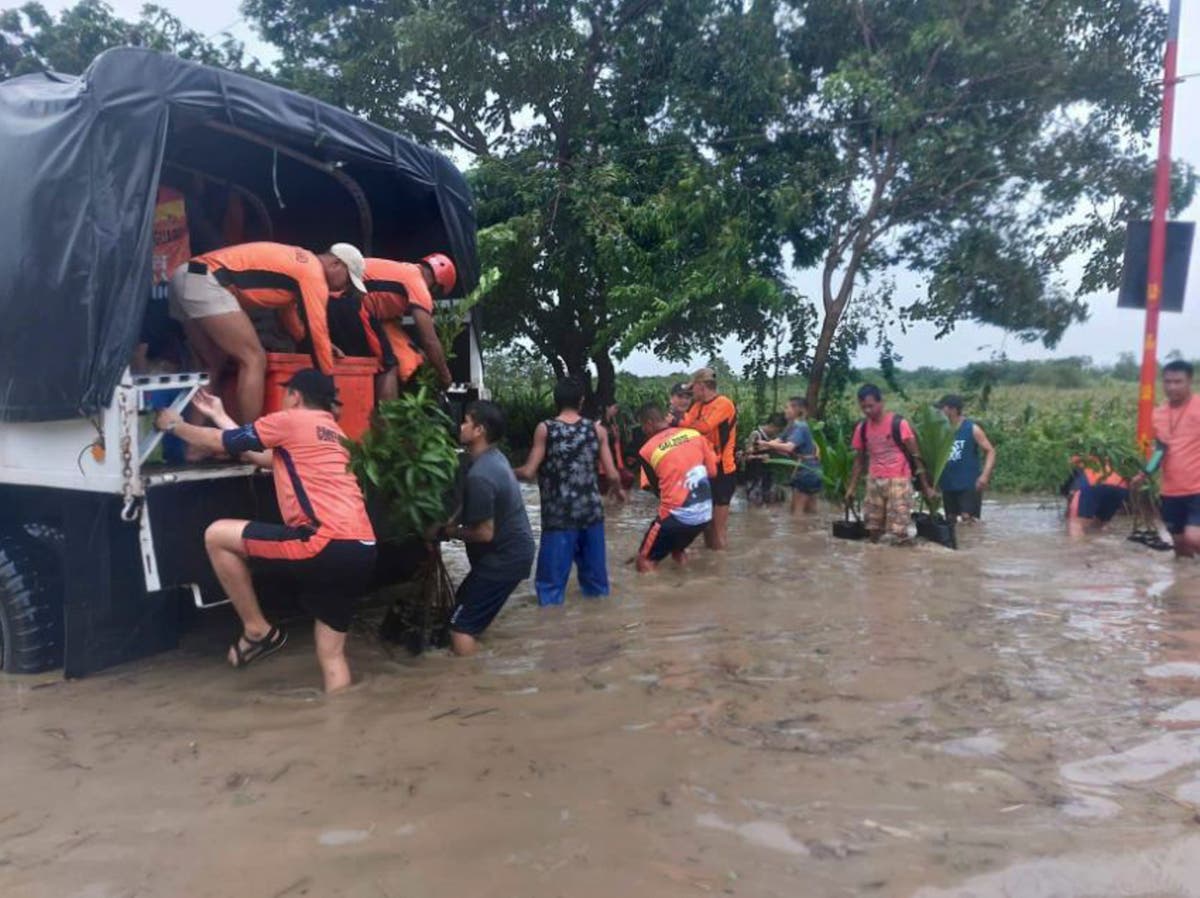 Tormenta tropical deja miles de desplazados en Filipinas | Independent ...
