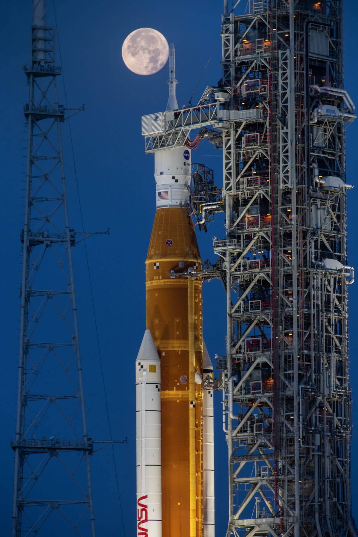 How to watch Nasa begin fueling its Moon rocket for launch on Monday ...