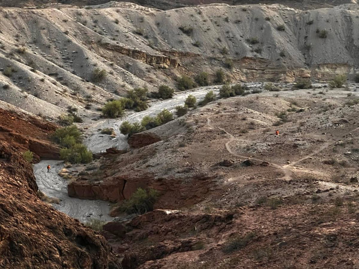 One dead after hiking group lost in Arizona desert ran out of water ...