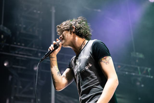 The 1975’s Matty Healy says he used to find relationships while in the ...