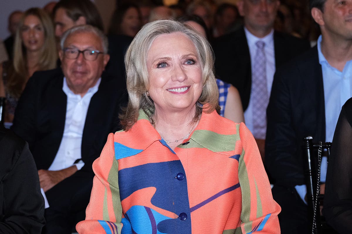 Hillary Clinton reveals sad reason behind why she wears pantsuits ... Hillary Clinton reveals sad reason behind why she wears pantsuits ...