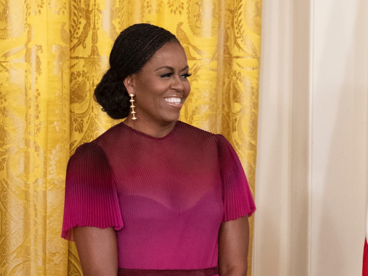 Michelle Obama praised for wearing braids to her White House portrait ...