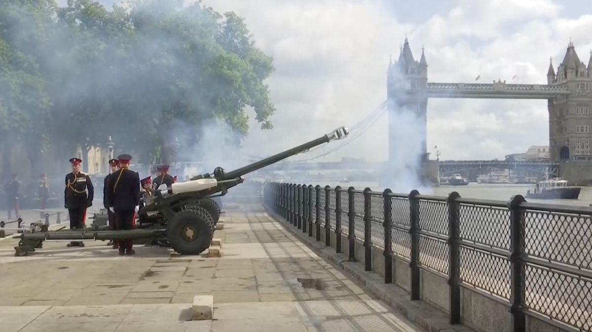 Gun salutes performed by armed forces across UK to mark Queen’s 96 ...