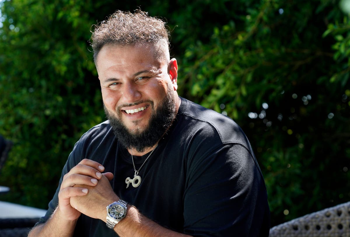 Mo Amer’s ‘Mo’ is a love letter to his heritage and hometown | The ...