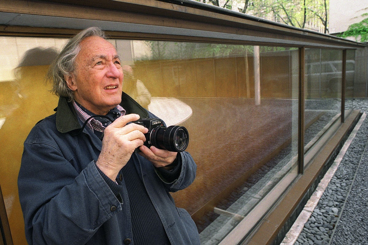 William Klein: Fashion photographer with an eye for urban street life ...