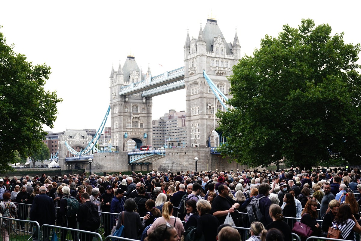 1,500 people treated by paramedics in queue for Queen’s lying-in-state ...