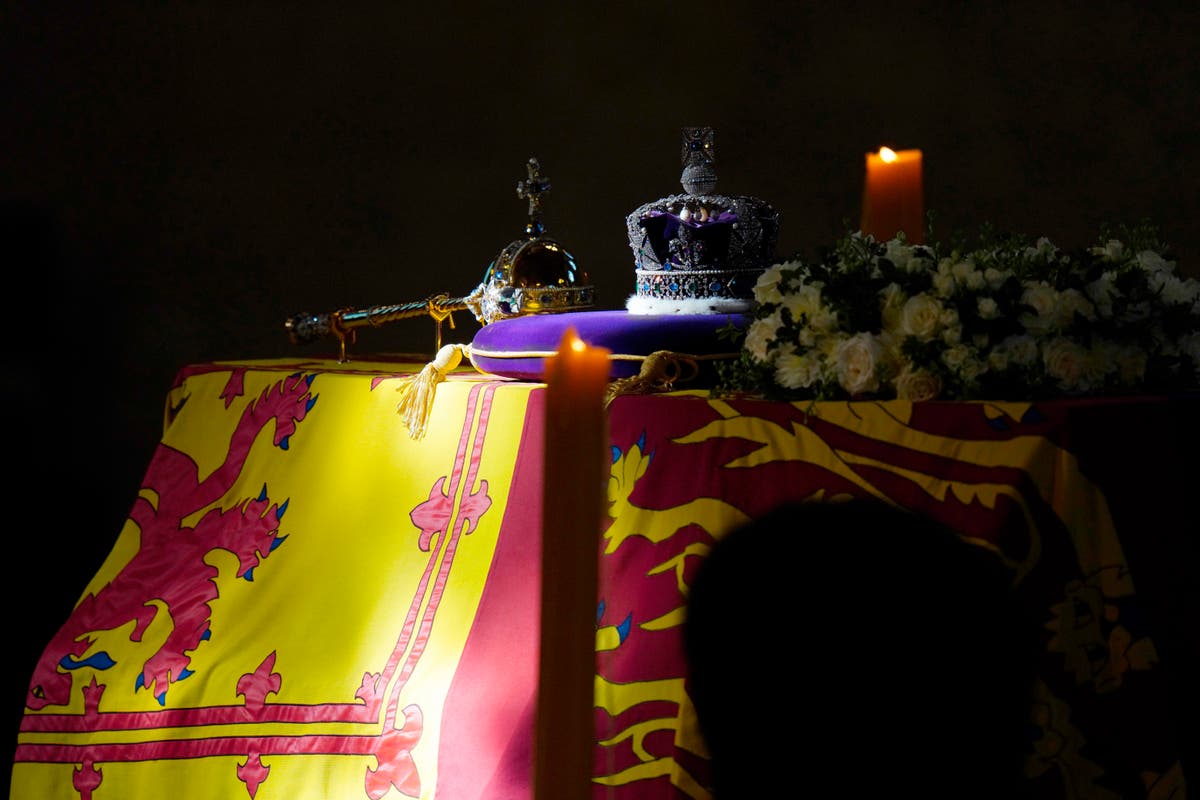 La permanencia de los rituales funerarios reales | Independent Español