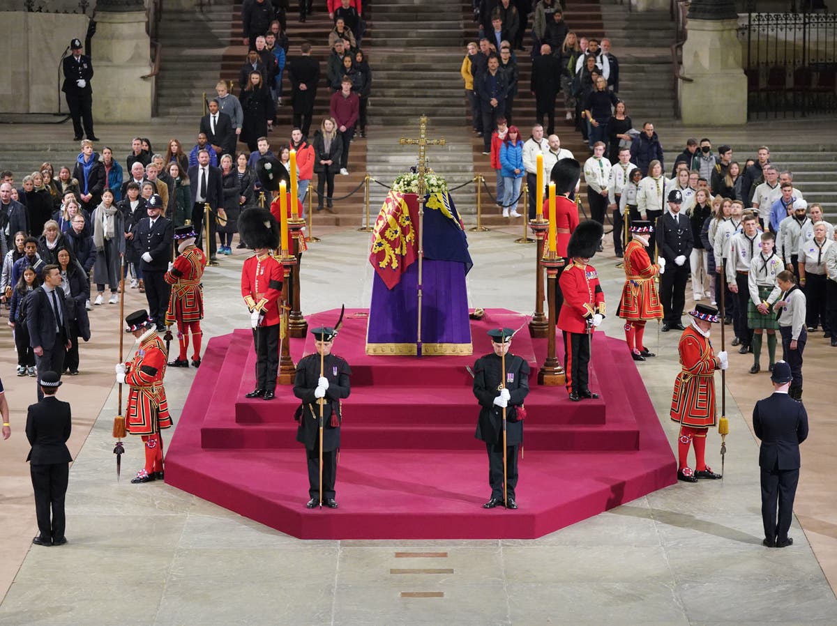 Around 250,000 people viewed Queen’s coffin as she lay in state | The ...