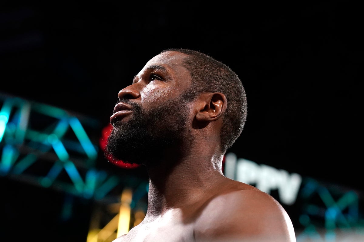 Boxing legend suggests stunning comeback to the ring – but risks losing ...