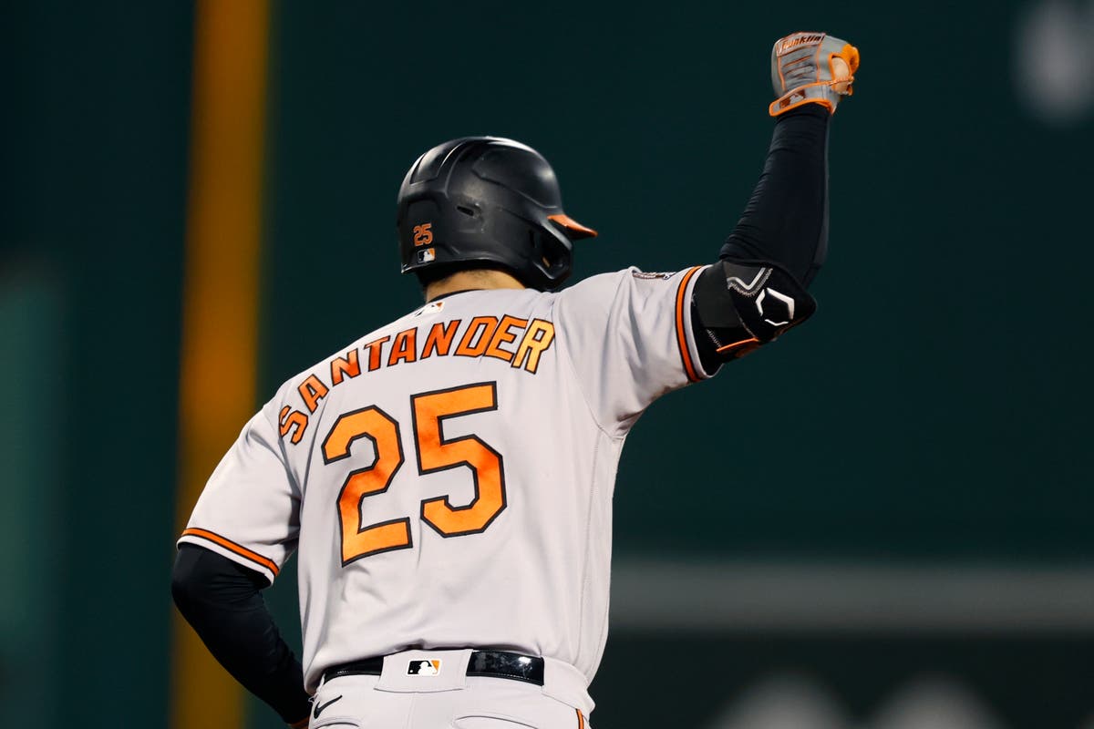 Orioles arrollan a Boston 14-8, reducen distancia a comodín ...