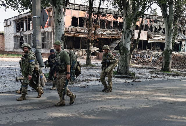 Russia withdraws troops after Ukraine encircles key city Lyman | The ...