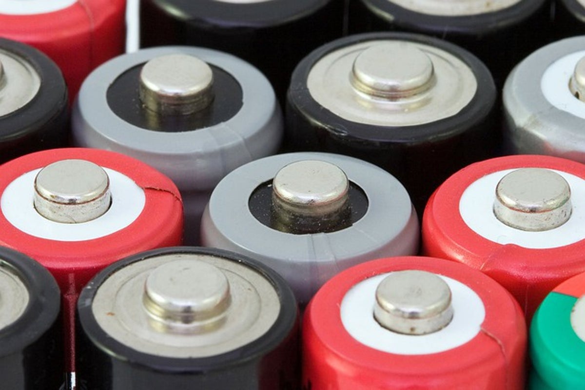 Artificial intelligence designs batteries that charge faster than ...