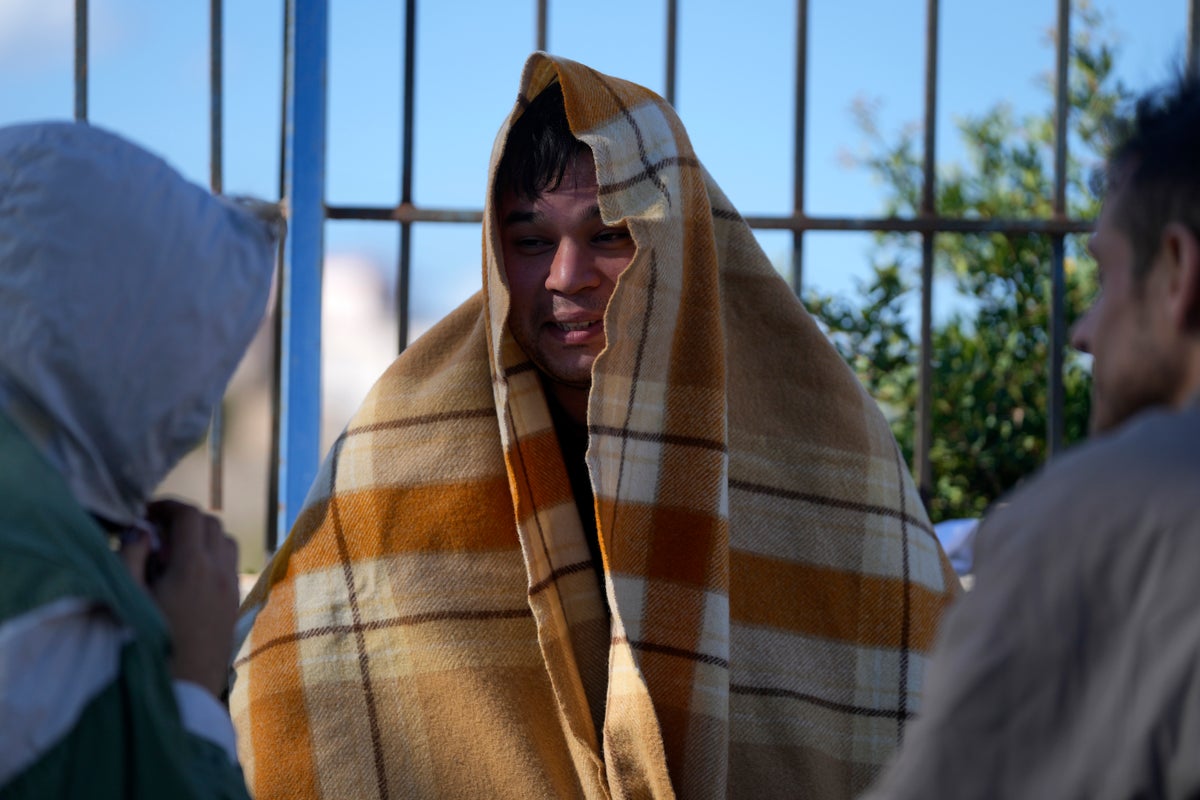 Greece: Gales stall efforts to find missing migrants | The Independent