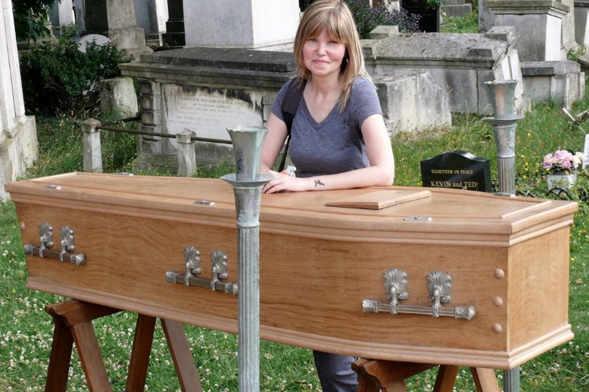 Funeral ‘crasher’ fascinated with death has attended funerals of 200 ...