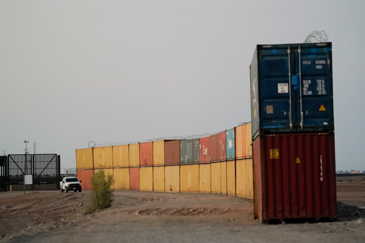 Arizona governor puts more containers along Mexican border | The ...