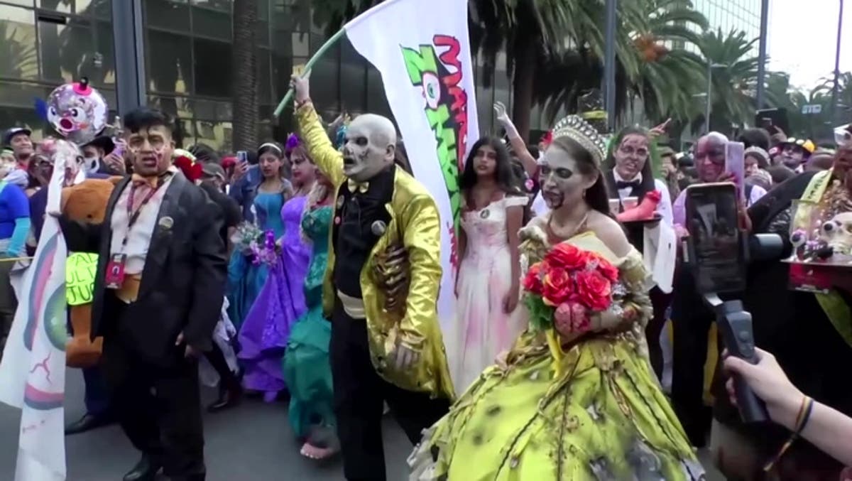 Los “zombis” se apoderan de Ciudad de México en el desfile anual de los ...