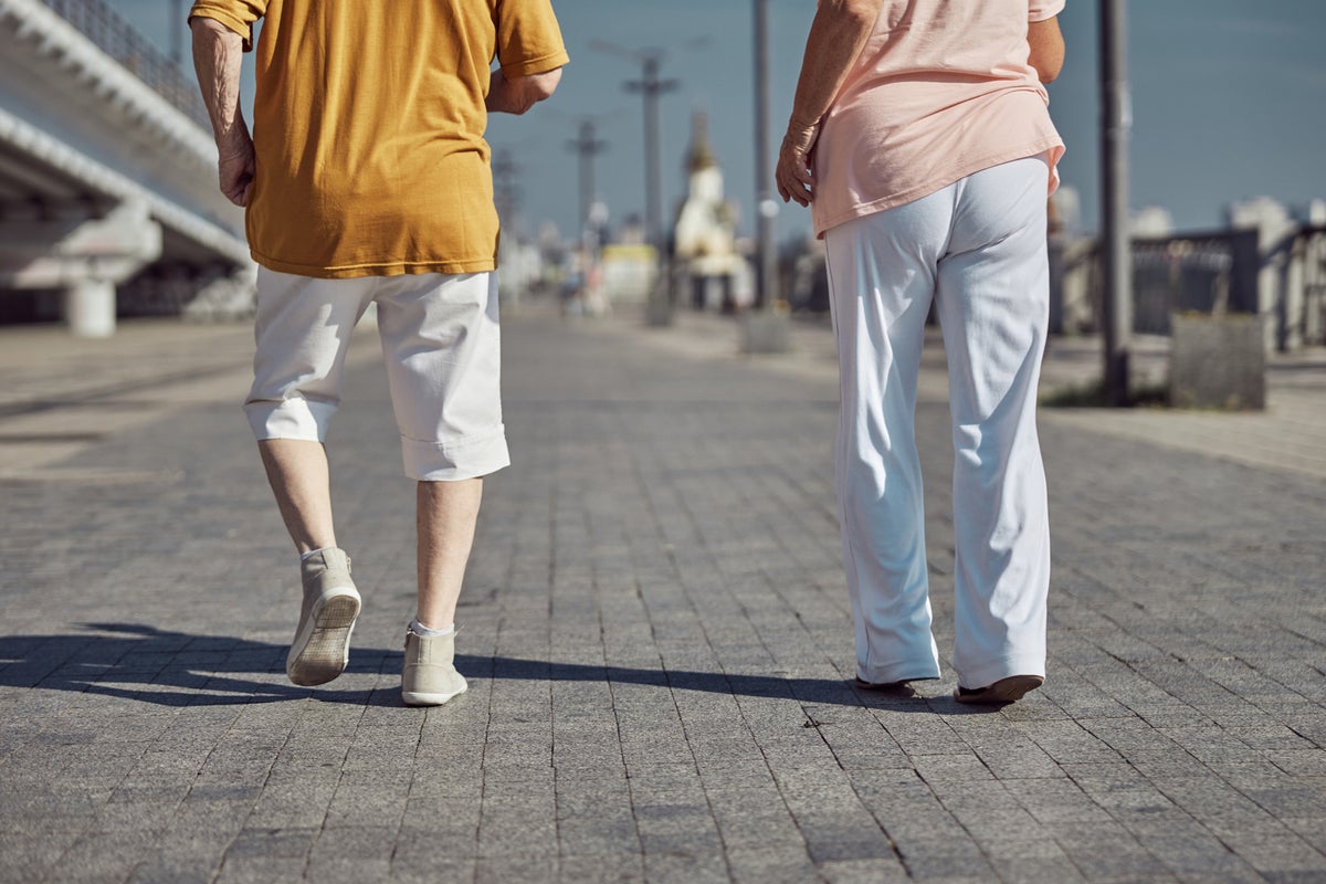 Knee pain: Scientists discover changing walking style can alleviate ...