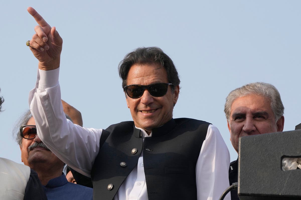 Pakistani ex-PM Khan, supporters start march to Islamabad | The Independent