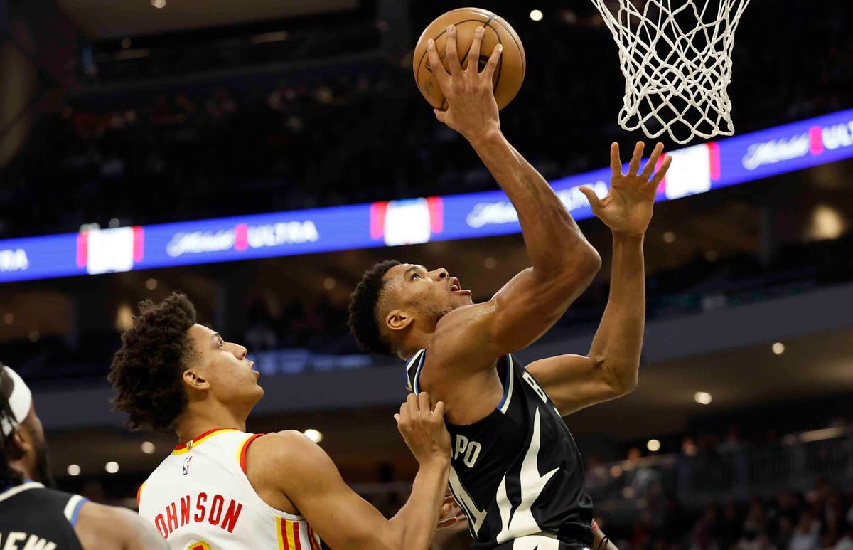 Bucks derrotan a Hawks y conservan foja perfecta | Independent Español