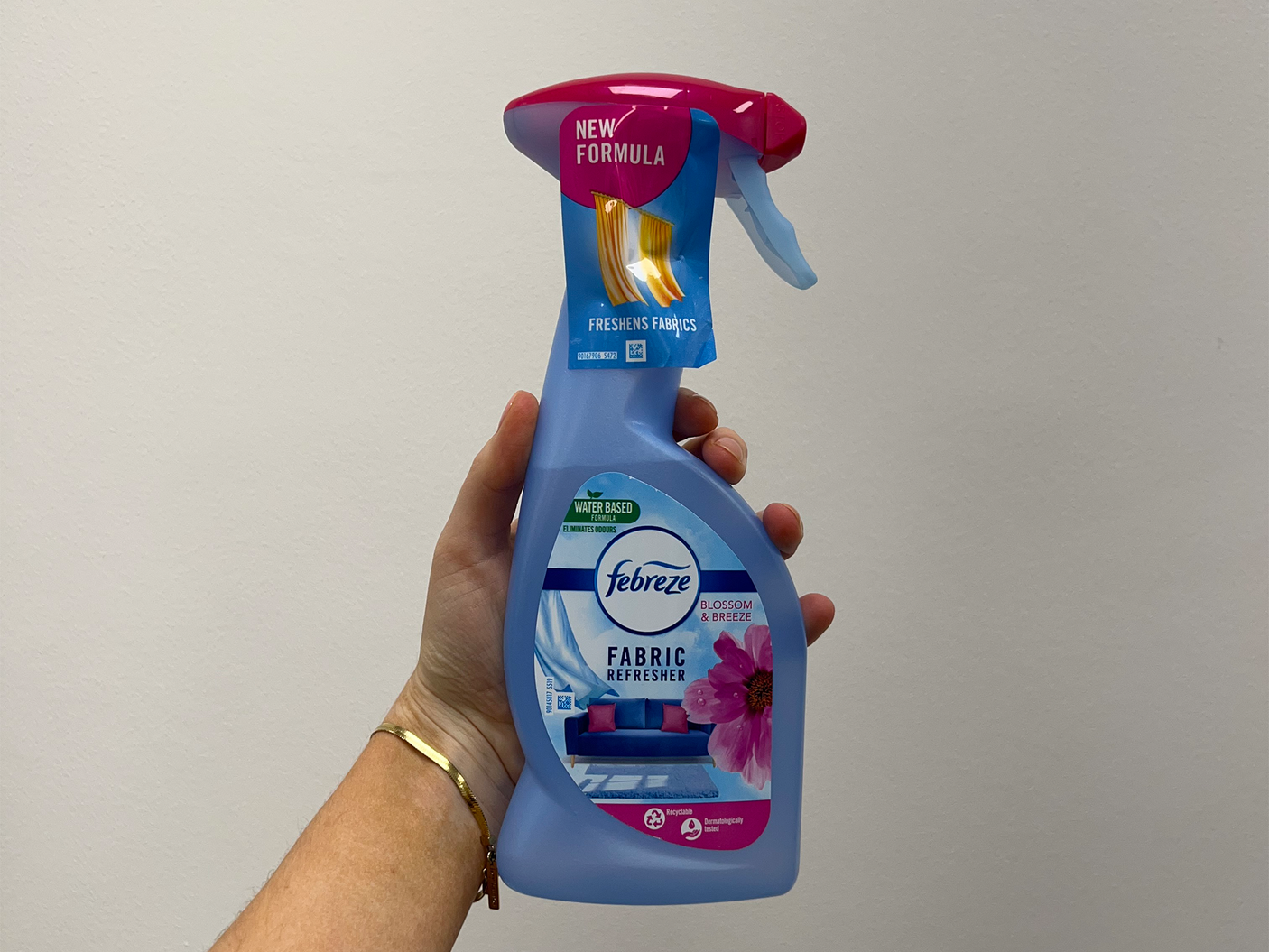 8 best crease release and fabric freshener sprays for clothes 2024 ...