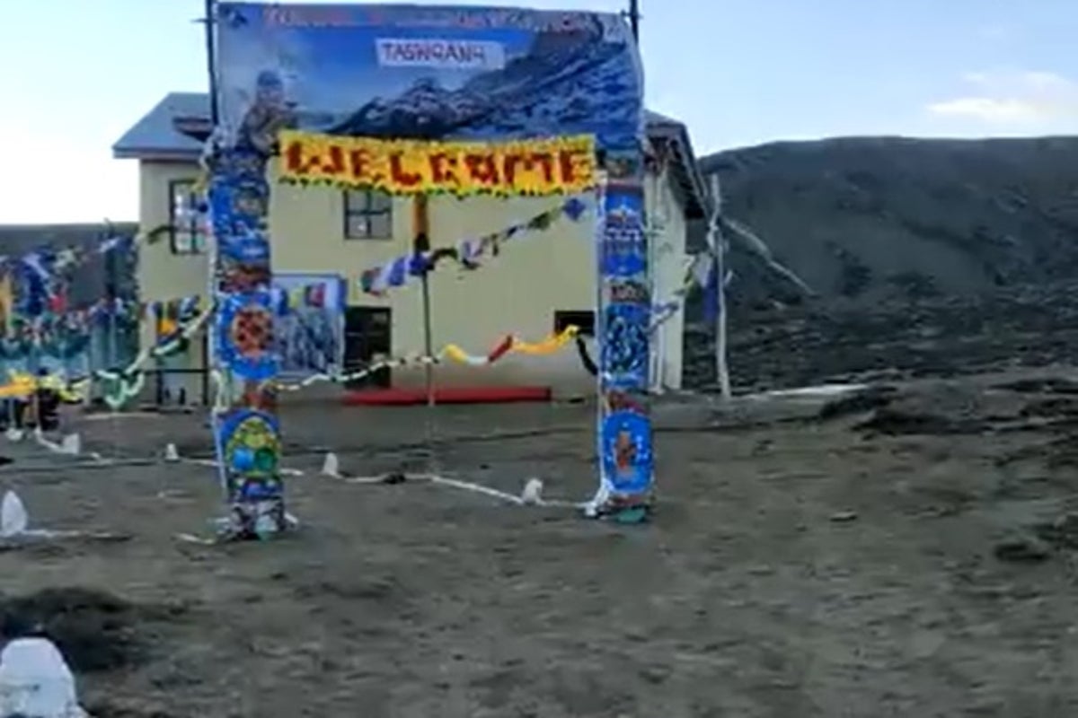Indians cast their ballot at the world’s highest polling booth at above ...