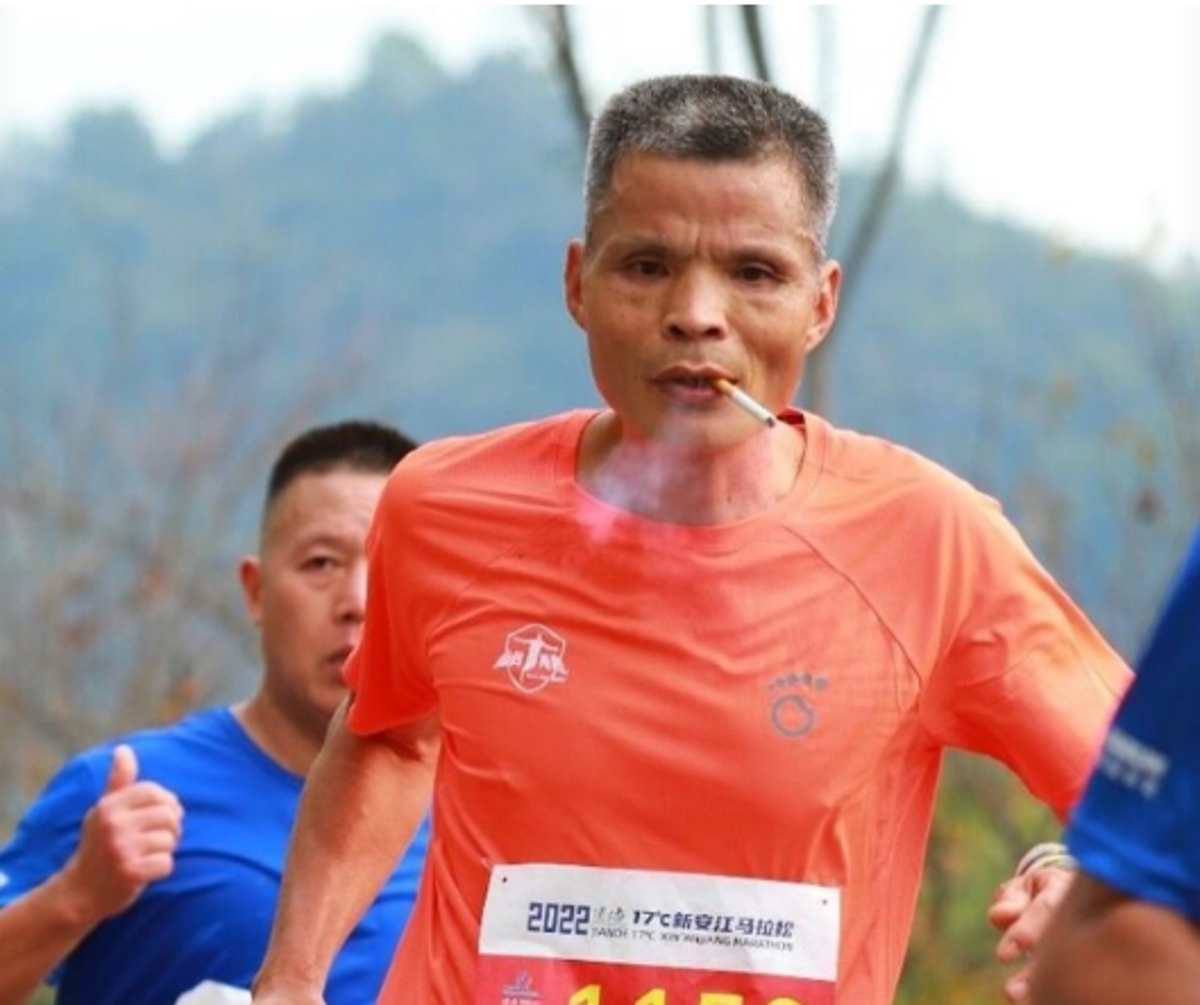 Marathon chain smoking: Chinese man completes Shanghai run | The ...