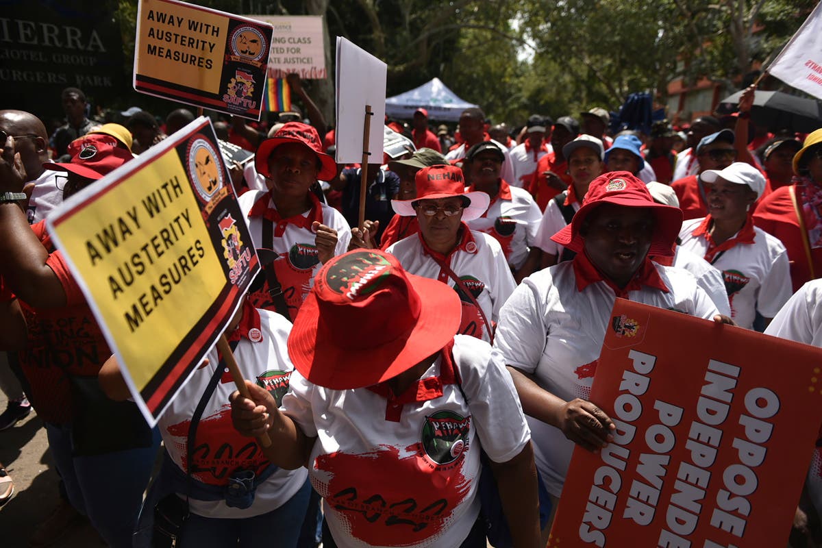 South African government workers demonstrate for higher pay | The ...