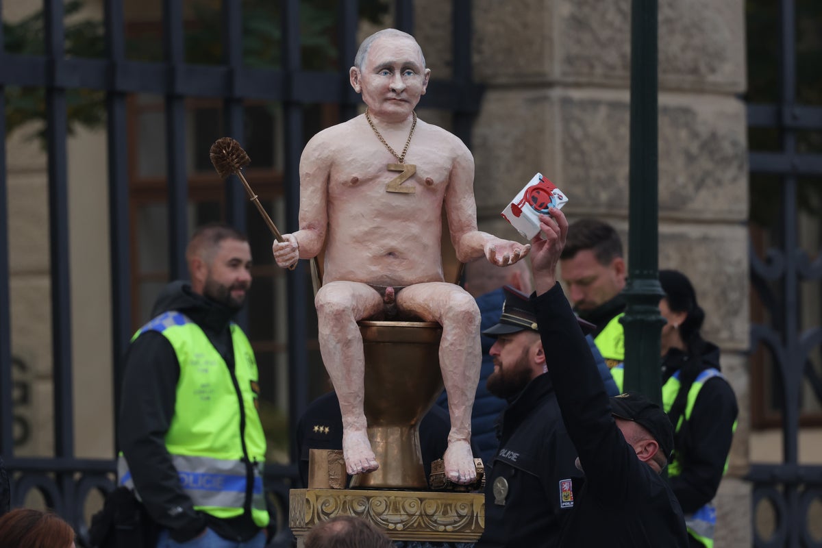 Feeling flush? Naked Vladimir Putin sculpture on golden toilet put up ...