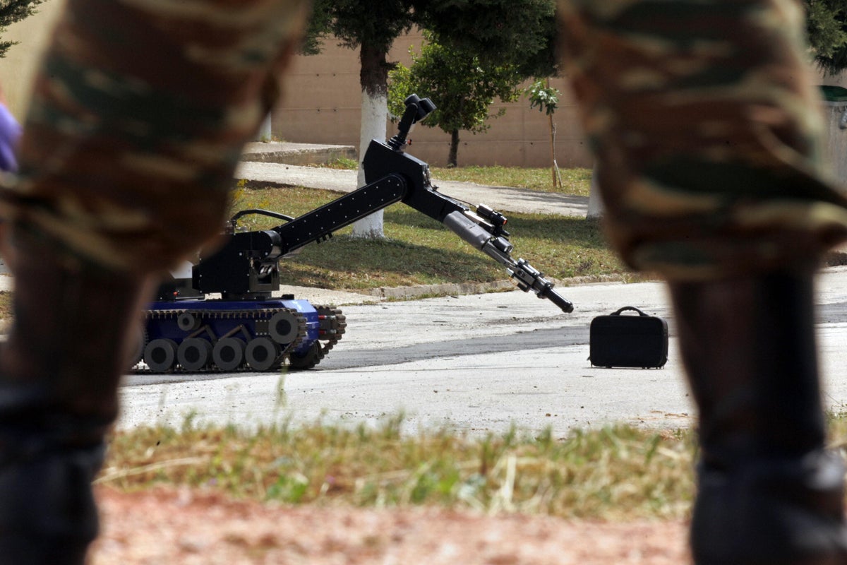 Police want to give robots the power to kill people with new draft ...