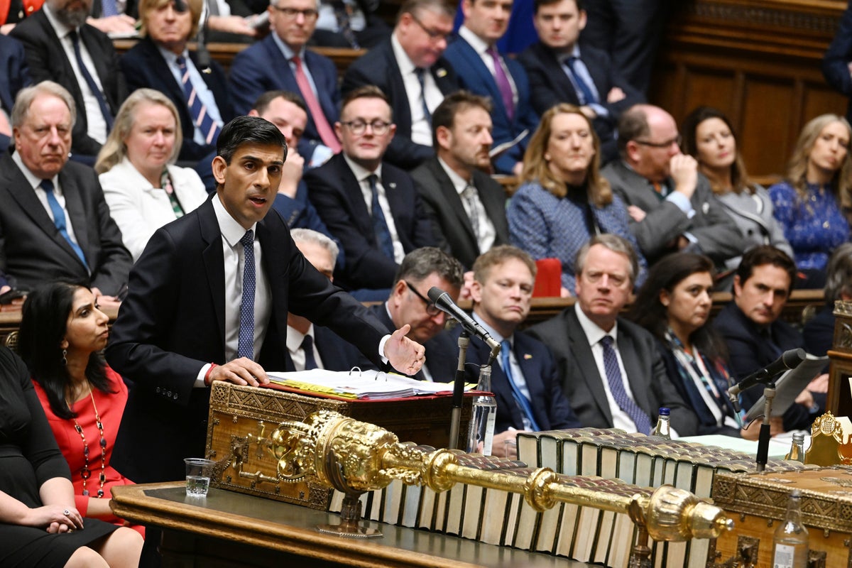 MPs should get medals and bigger payoffs, says report | The Independent