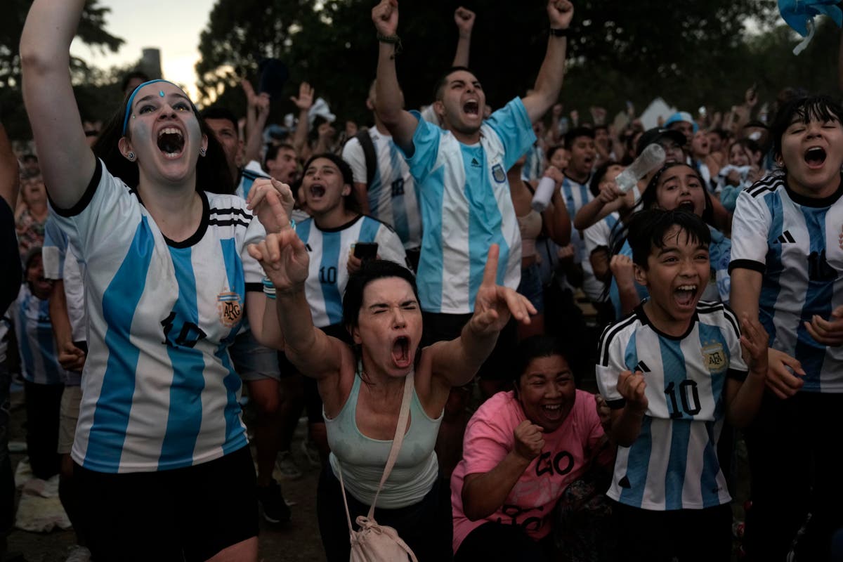 Argentinos celebran pase a semifinales tras agónica victoria ... Argentinos celebran pase a semifinales tras agónica victoria ...