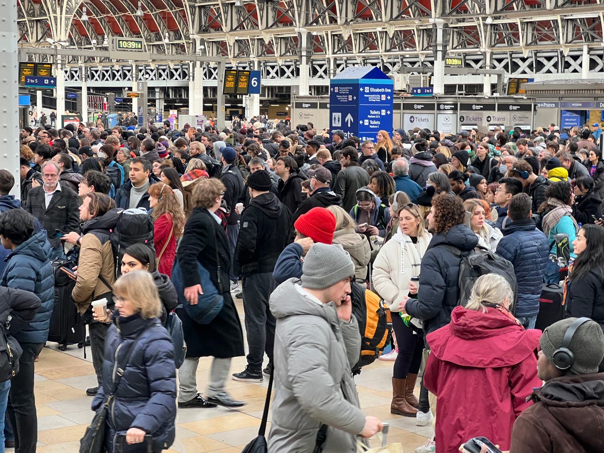 Rail chaos at London Paddington as post-strike trains go missing | The ...
