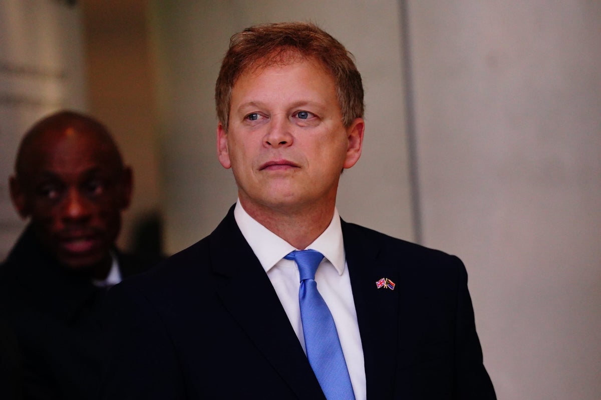 Shapps supports plan to treat NHS patients in car park cabins | The ...