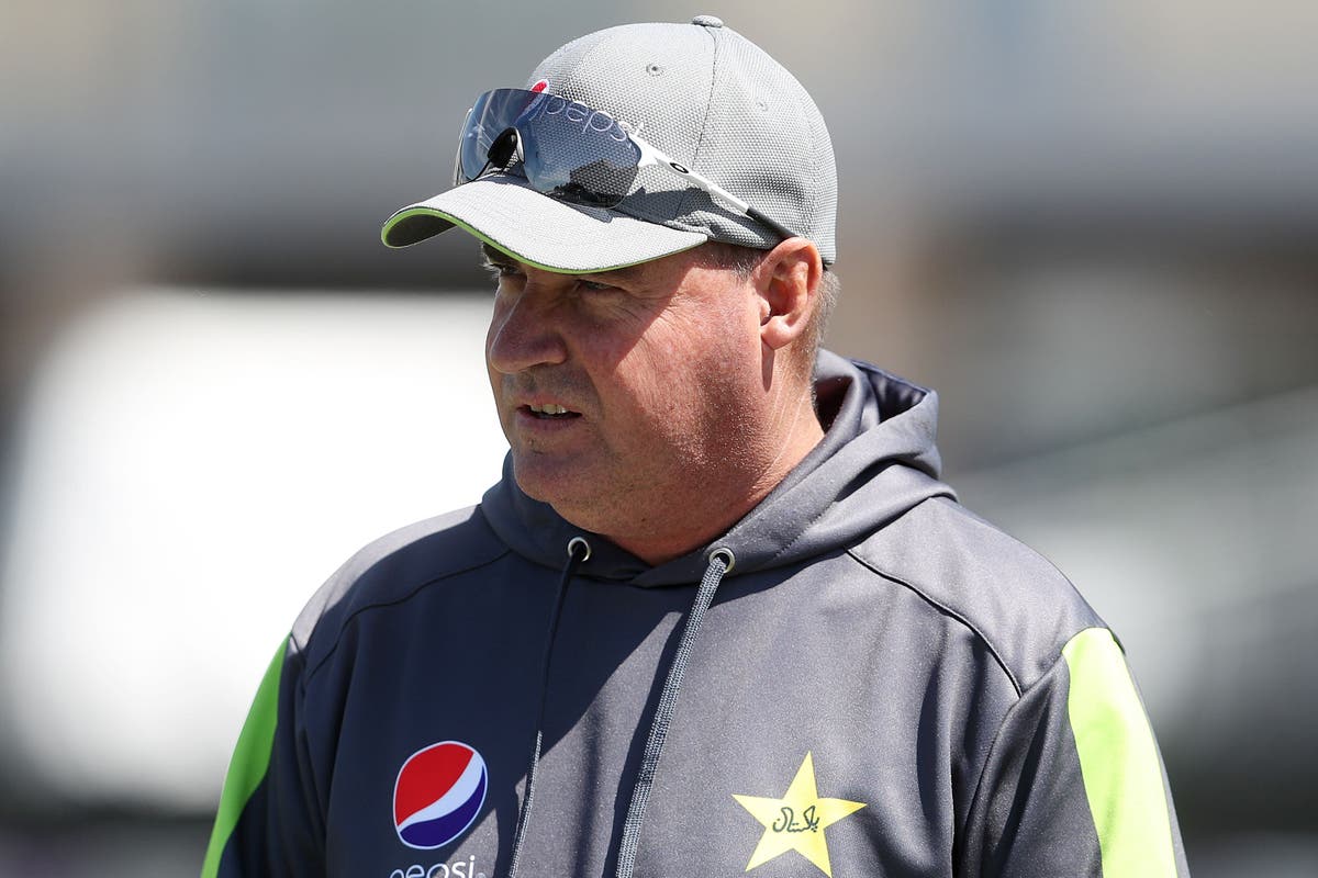 Mickey Arthur to stay with Derbyshire following Pakistan head coach ...
