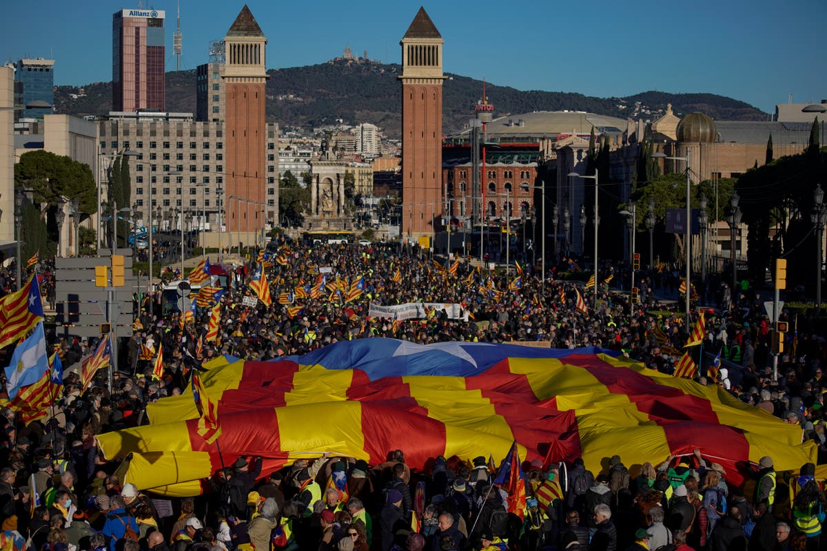 Spanish, French leaders meet to sign friendship treaty | The Independent