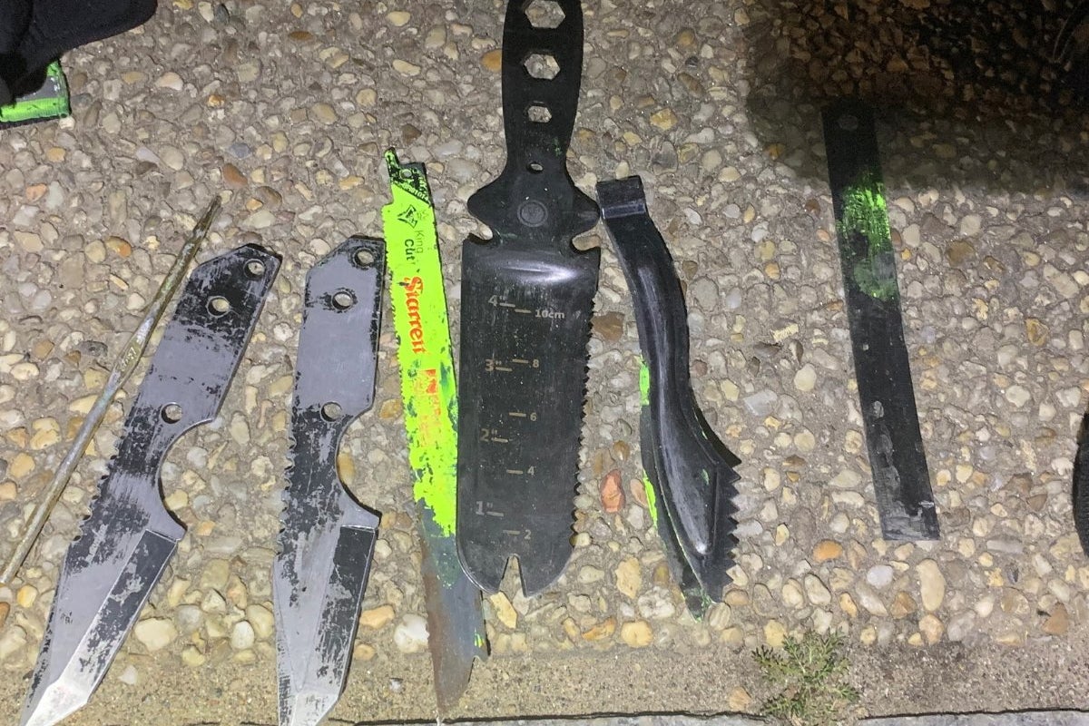 Capitol Hill police arrest ‘fake’ police officer armed with knives ...
