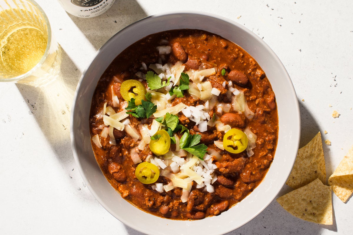 This eight-ingredient beef and bean chilli is the perfect Super Bowl ...