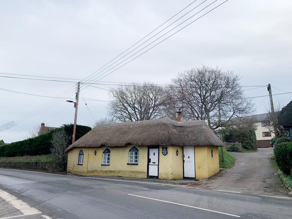 Now that’s downsizing! Yours for just £70,000, Britain’s shortest house ...